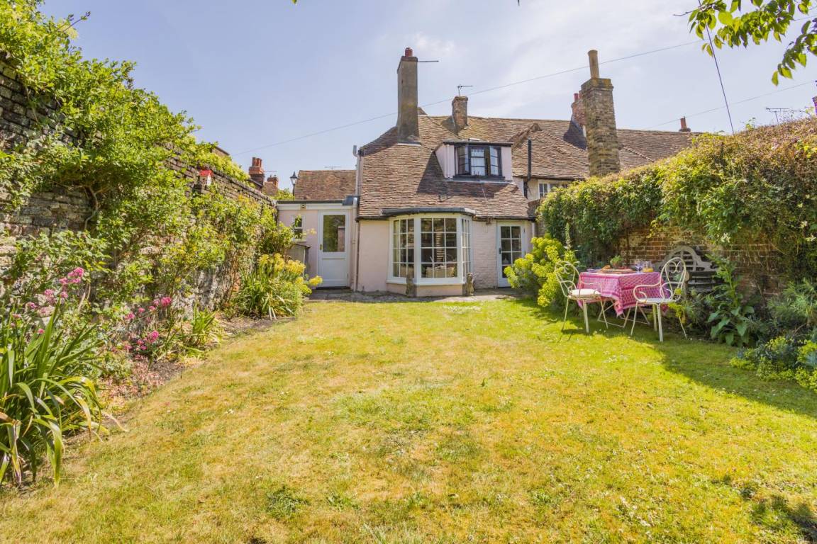 Cottage ∙ 3 Bedrooms ∙ 5 Guests - Deal