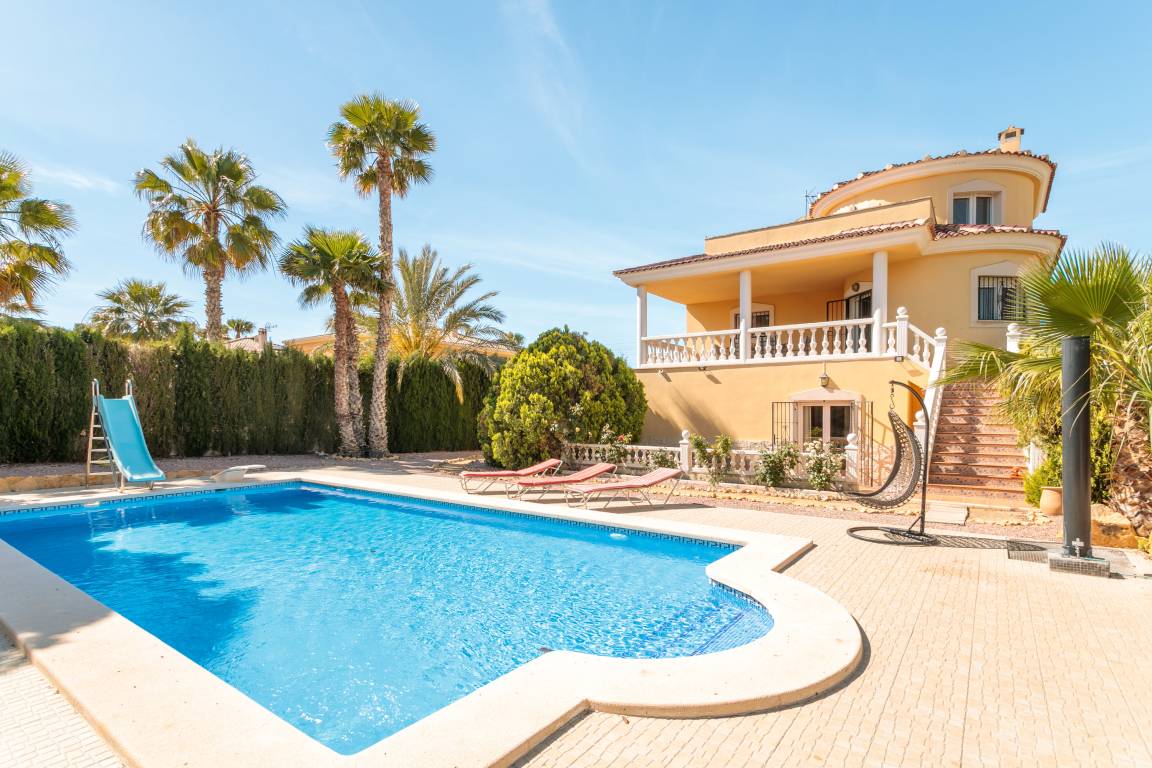 419 M² Talo ∙ 5 Makuuhuonetta ∙ 10 Vierasta - Alicante