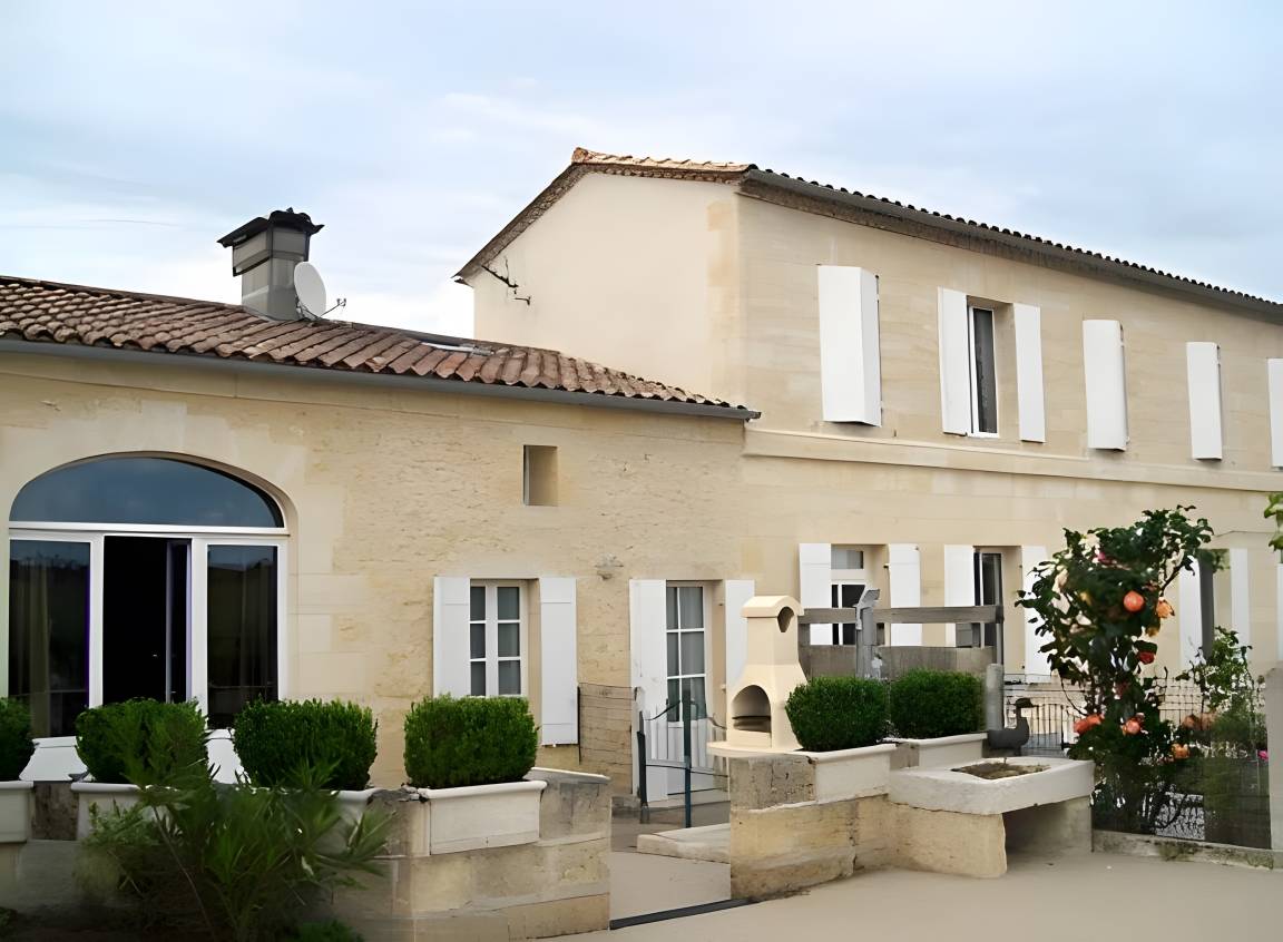 112 M² Chambre D'hôtes ∙ 1 Chambre ∙ 4 Personnes - Saint-Émilion