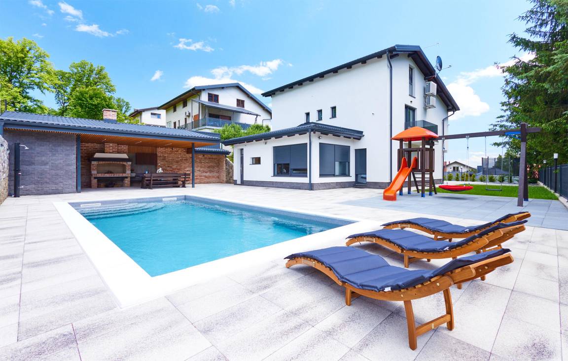 203 M² House ∙ 4 Bedrooms ∙ 8 Guests - Karlovac
