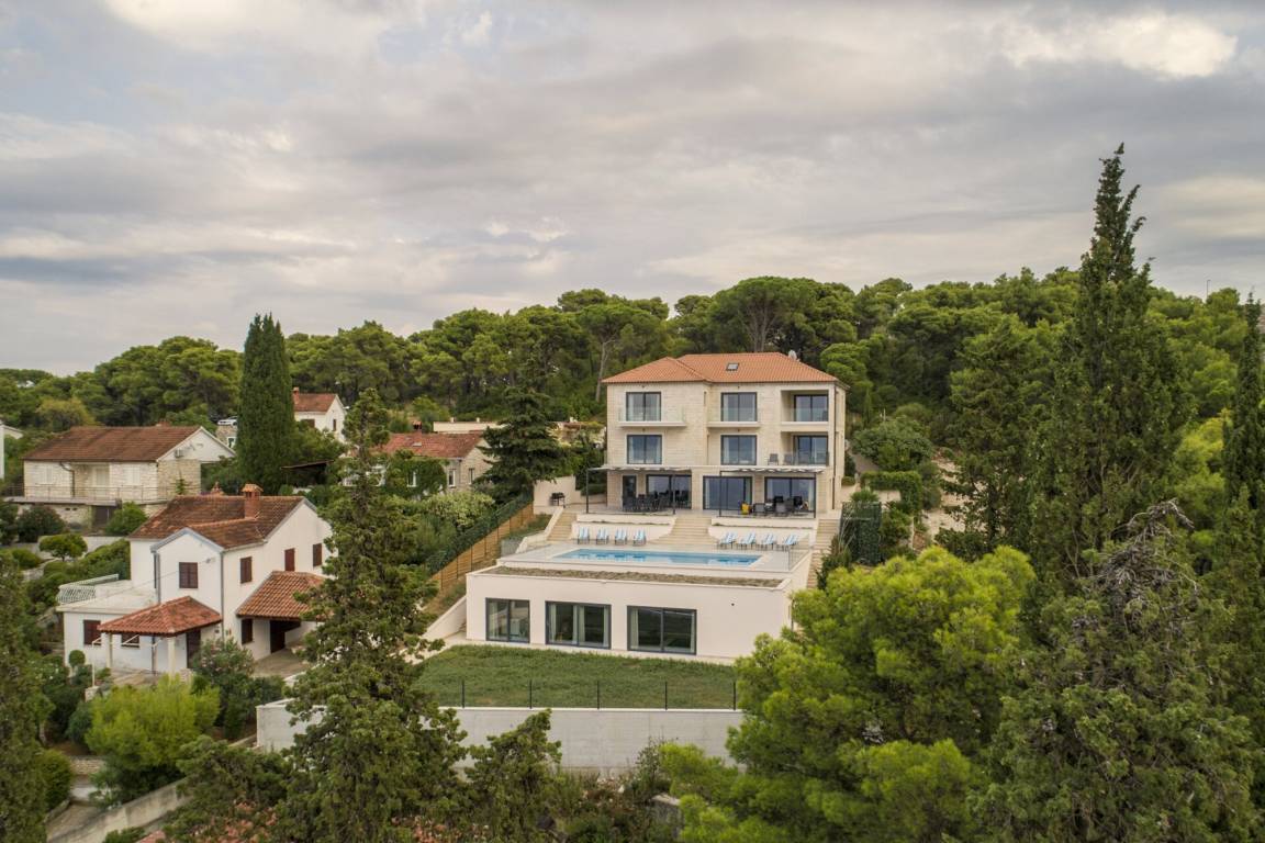 Villa ∙ 7 Bedrooms ∙ 12 Guests - Omiš