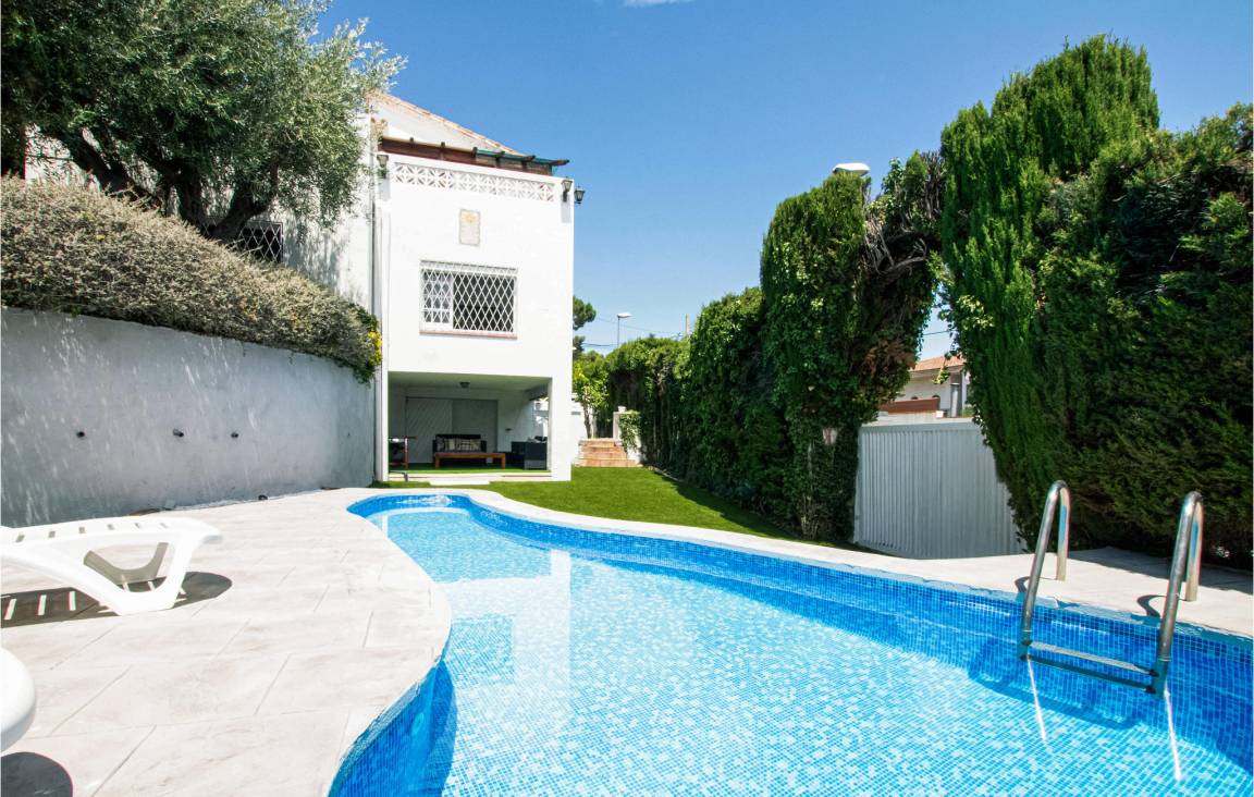 350 M² Casa ∙ 5 Habitaciones ∙ 7 Huéspedes - Badalona