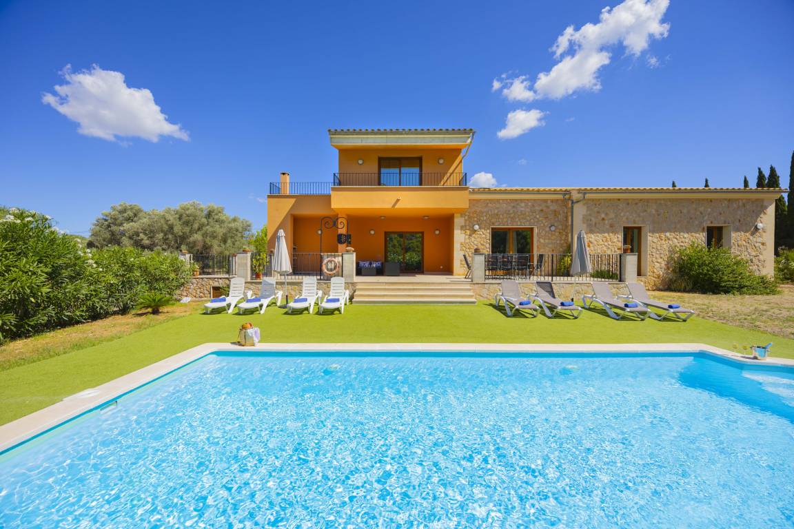 277 M² Villa ∙ 4 Bedrooms ∙ 8 Guests - Alcúdia