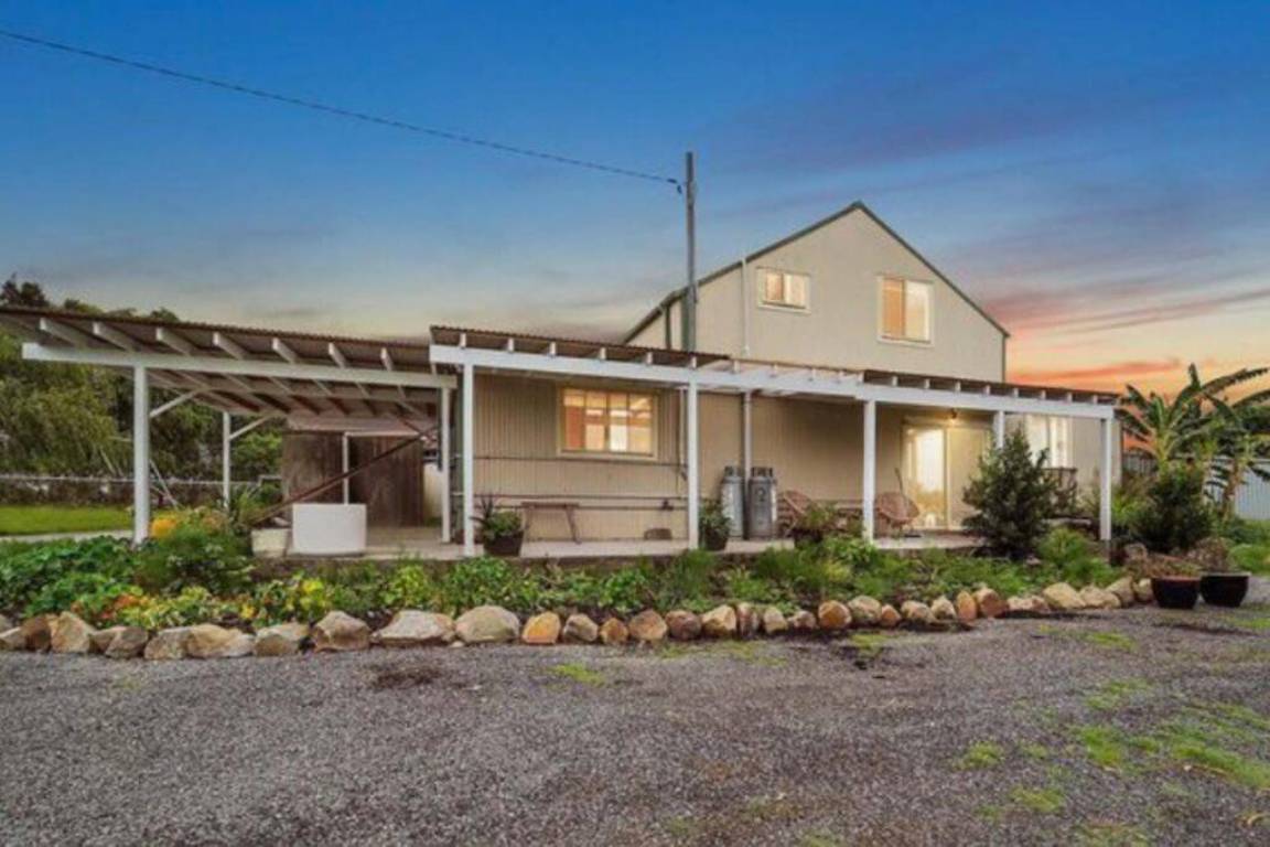 Apartment ∙ 6 Bedrooms ∙ 20 Guests - Raymond Terrace