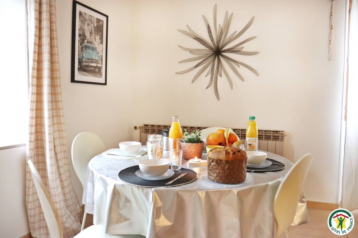 56 M² Gîte ∙ 1 Chambre ∙ 4 Personnes - Valence