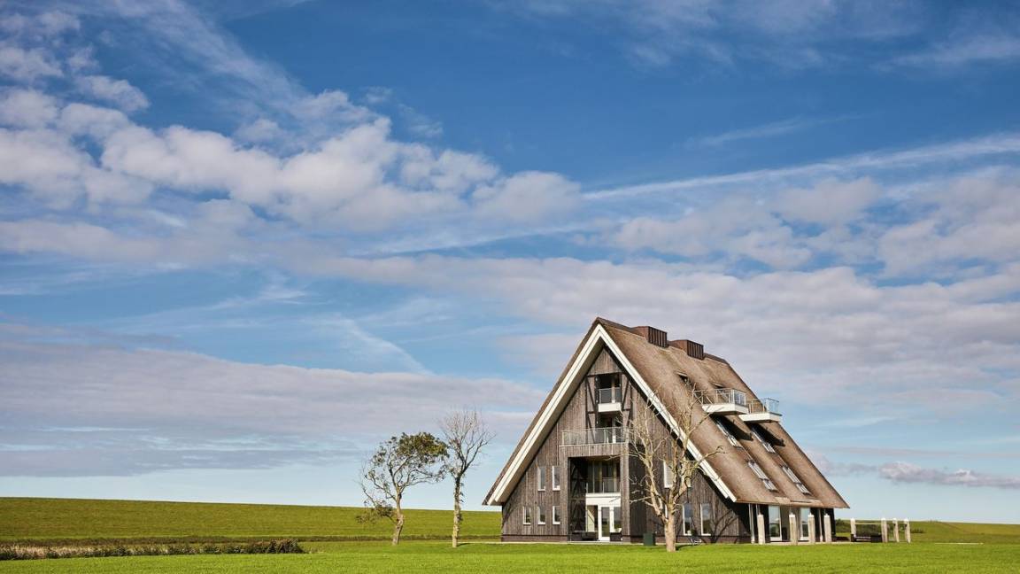800 M² Apartment ∙ 10 Bedrooms ∙ 22 Guests - Ameland