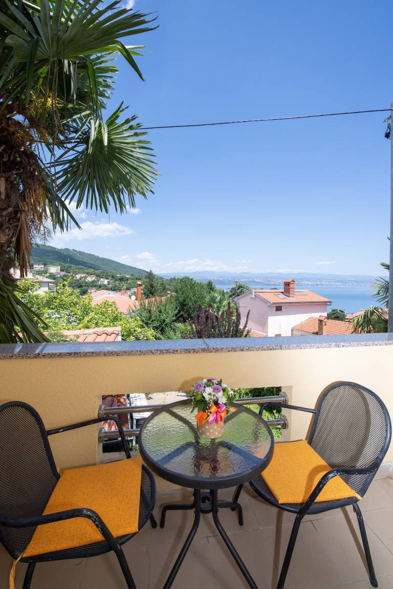 82 M² Apartment ∙ 2 Bedrooms ∙ 6 Guests - Lovran