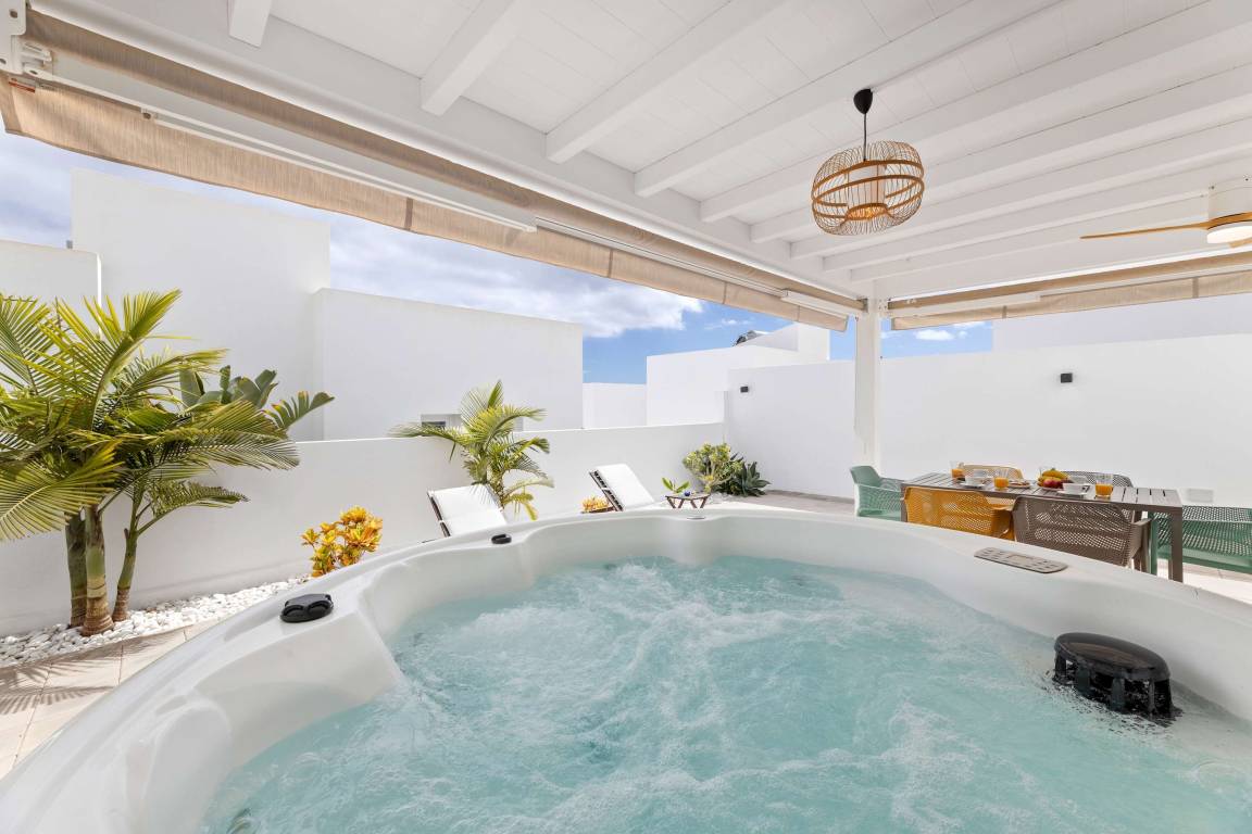 240 M² Talo ∙ 3 Makuuhuonetta ∙ 4 Vierasta - Lanzarote