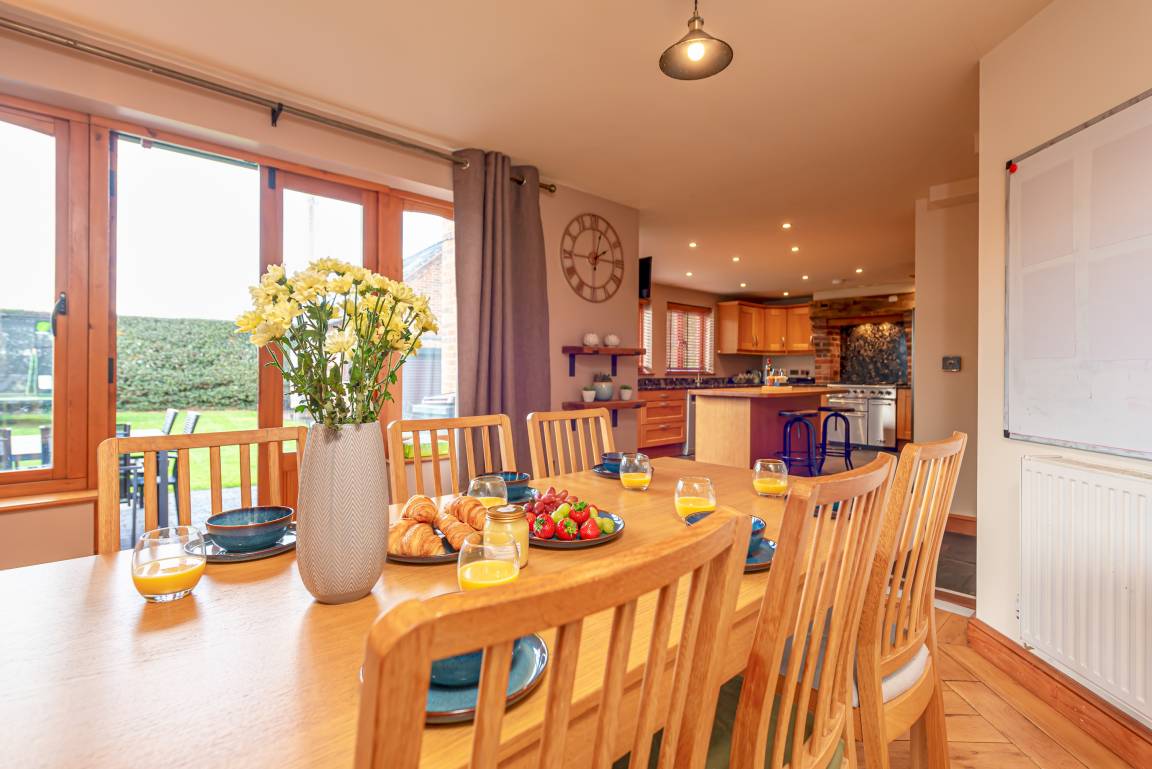 111 M² House ∙ 4 Bedrooms ∙ 11 Guests - Telford