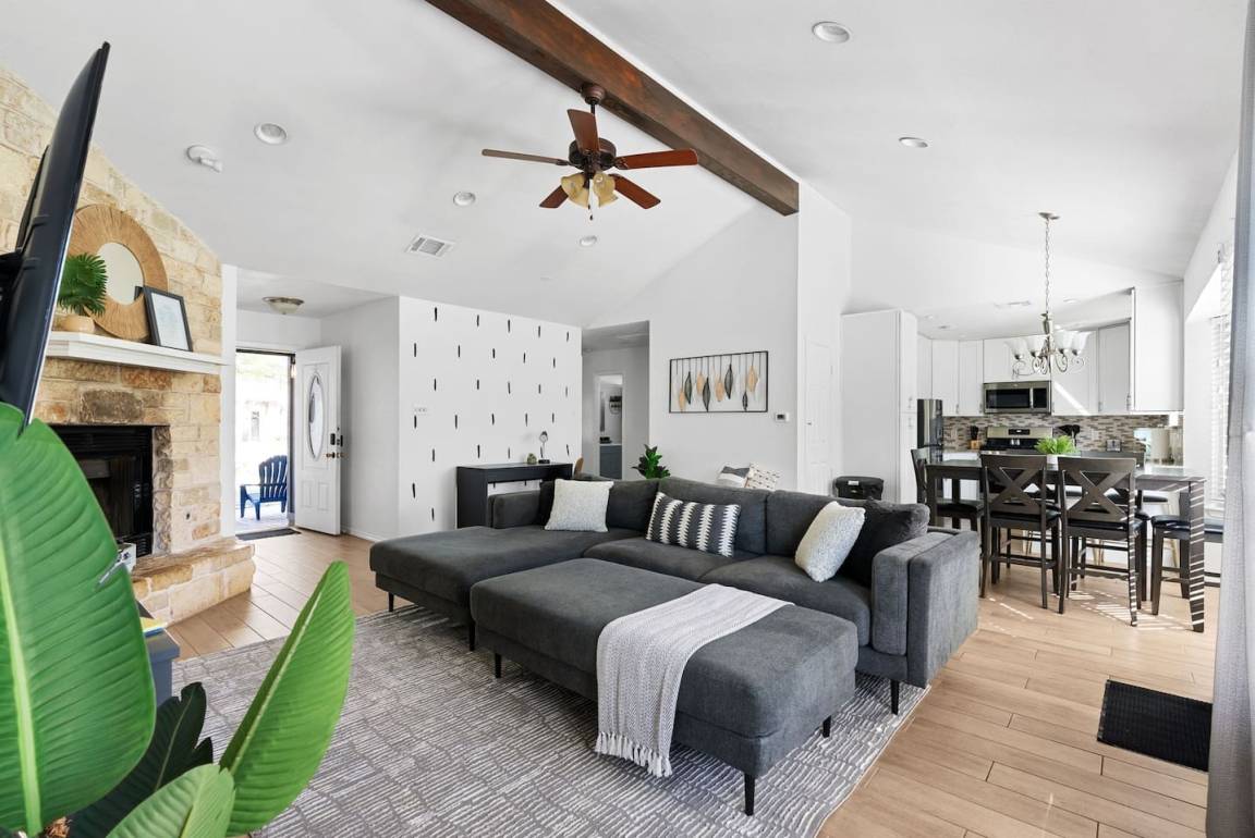 176 M² House ∙ 4 Bedrooms ∙ 12 Guests - Cedar Park, TX