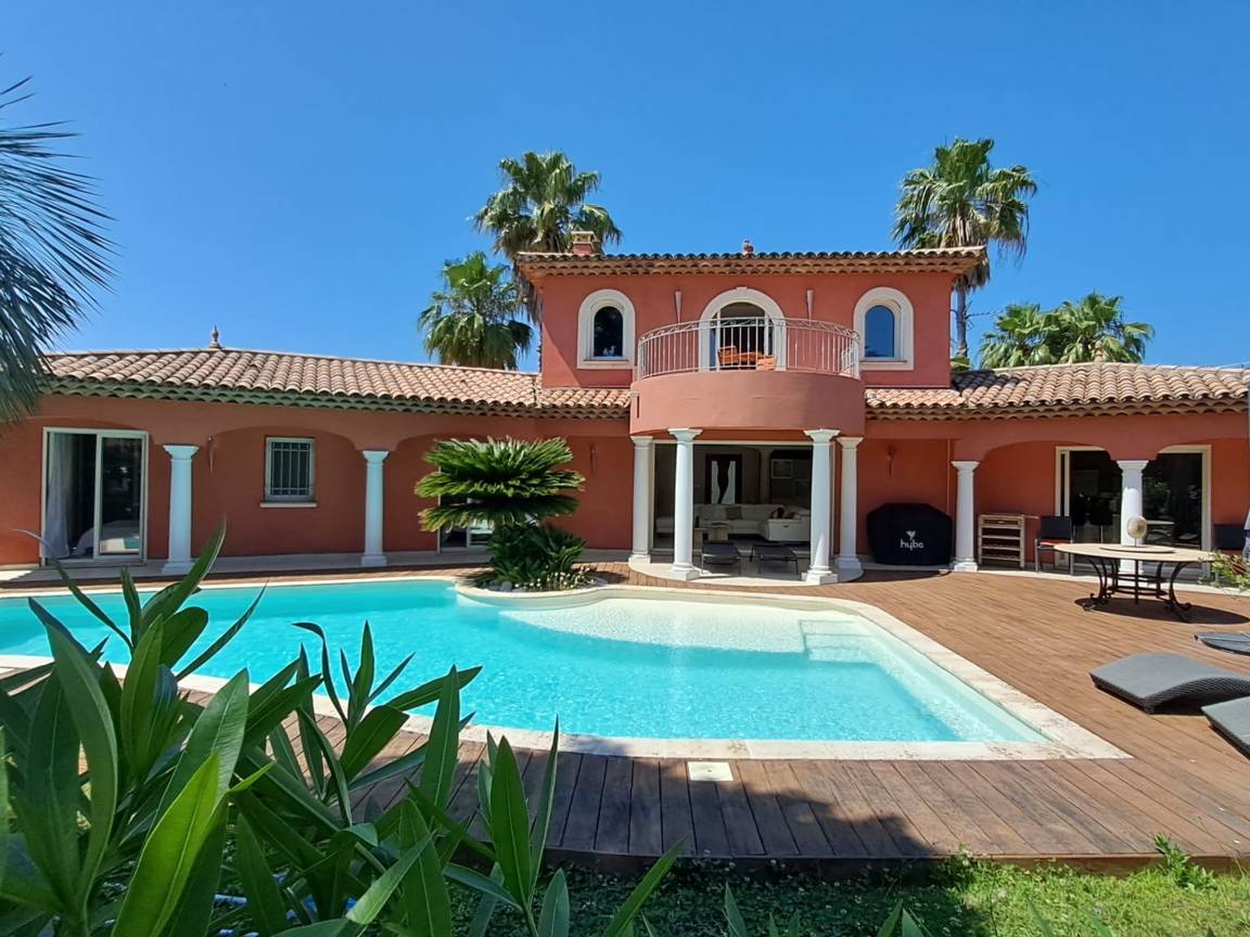 190 M² Villa ∙ 3 Chambres ∙ 8 Personnes - Fréjus
