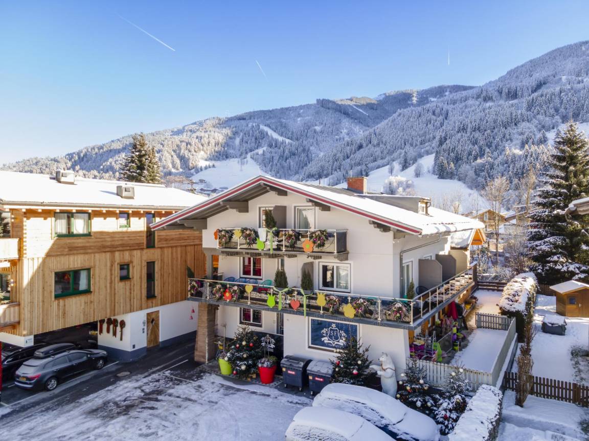 250 M² Ferienhaus ∙ 9 Schlafzimmer ∙ 24 Gäste - Kaprun