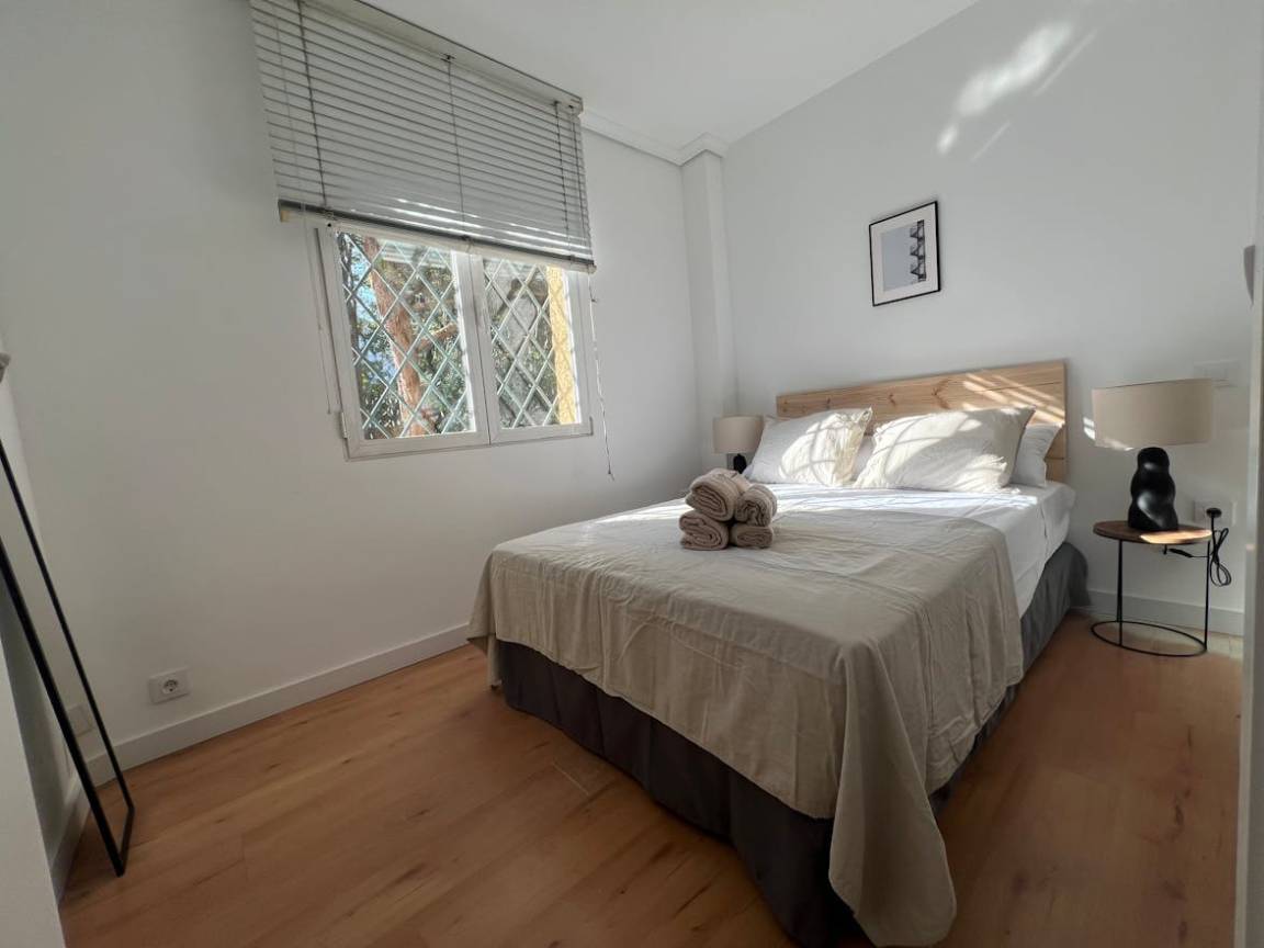 350 M² Habitación Privada ∙ 1 Habitación ∙ 2 Huéspedes - Majadahonda