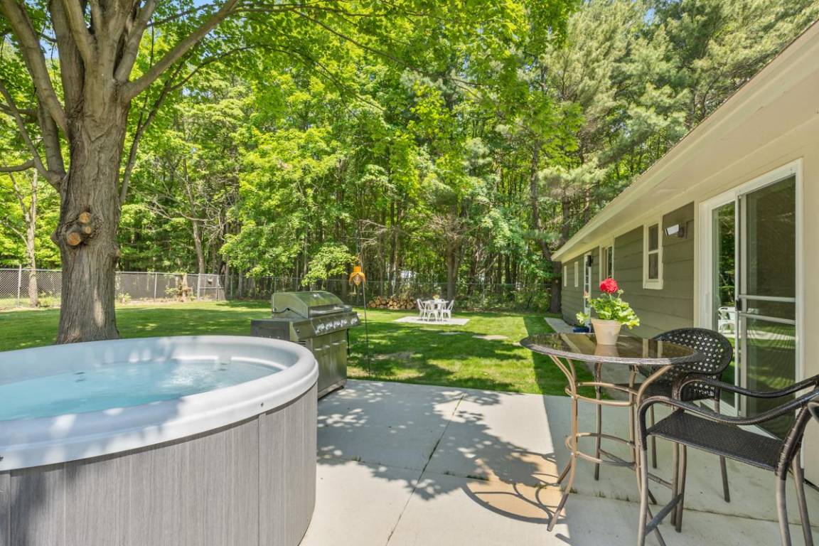 148 M² House ∙ 3 Bedrooms ∙ 6 Guests - Saugatuck, MI