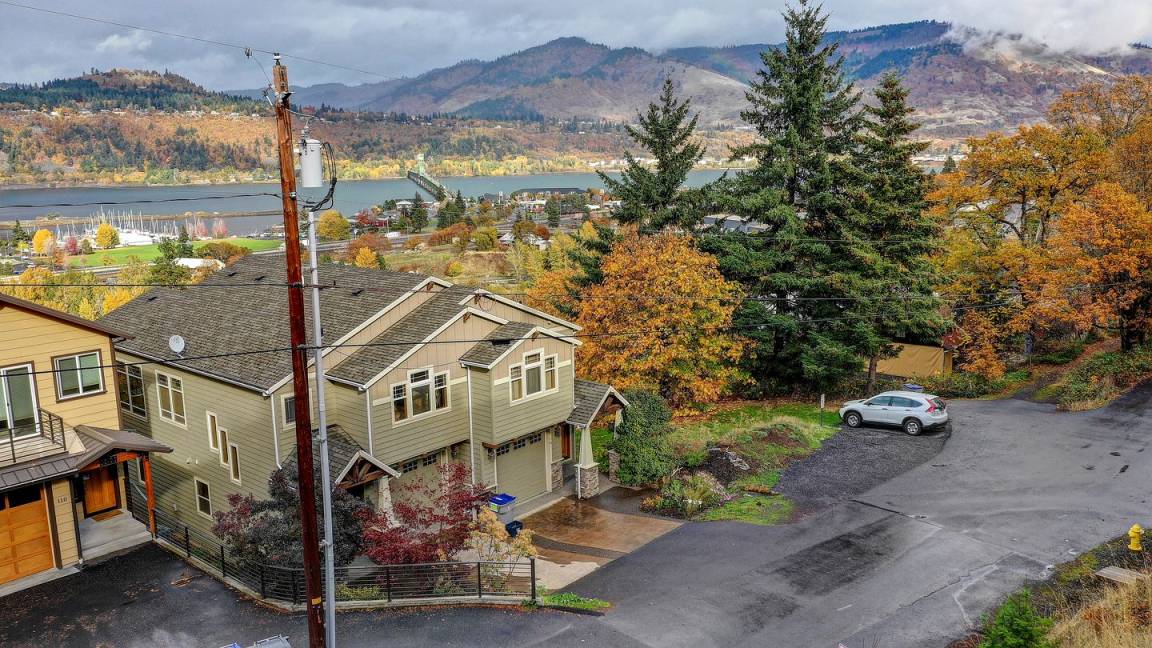 House ∙ 3 Bedrooms ∙ 7 Guests - Hood River, OR