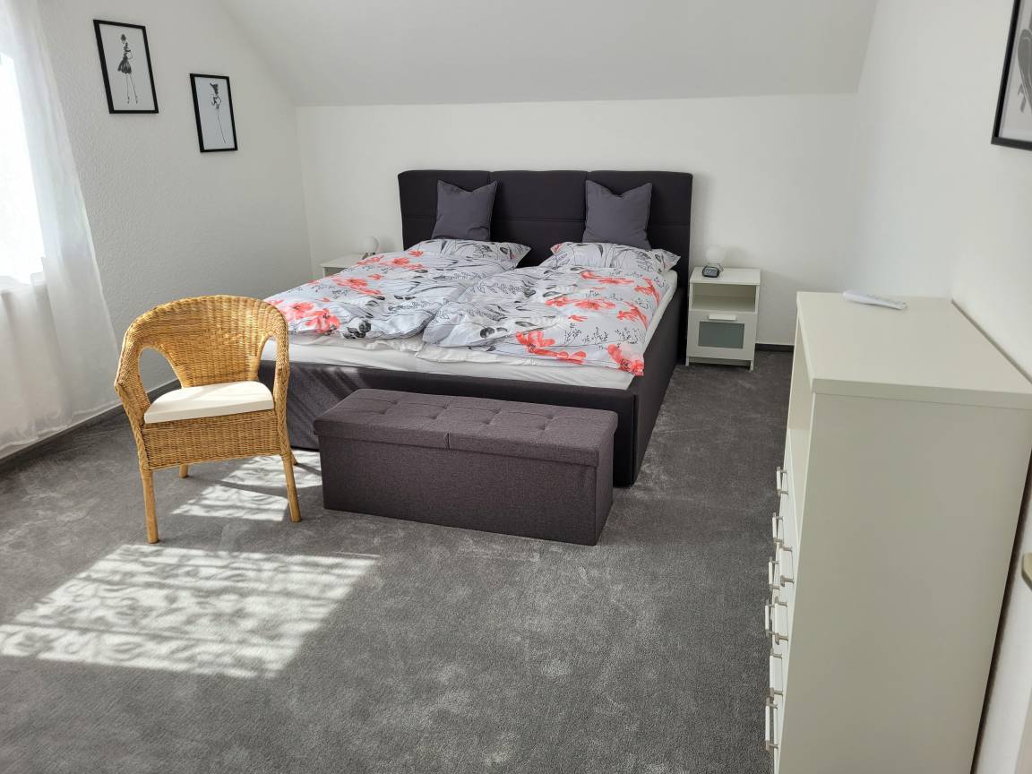 64 M² Ferienwohnung ∙ 1 Schlafzimmer ∙ 2 Gäste - Bad Nauheim