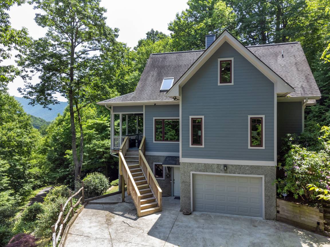 230 M² House ∙ 3 Bedrooms ∙ 6 Guests - Swannanoa, NC
