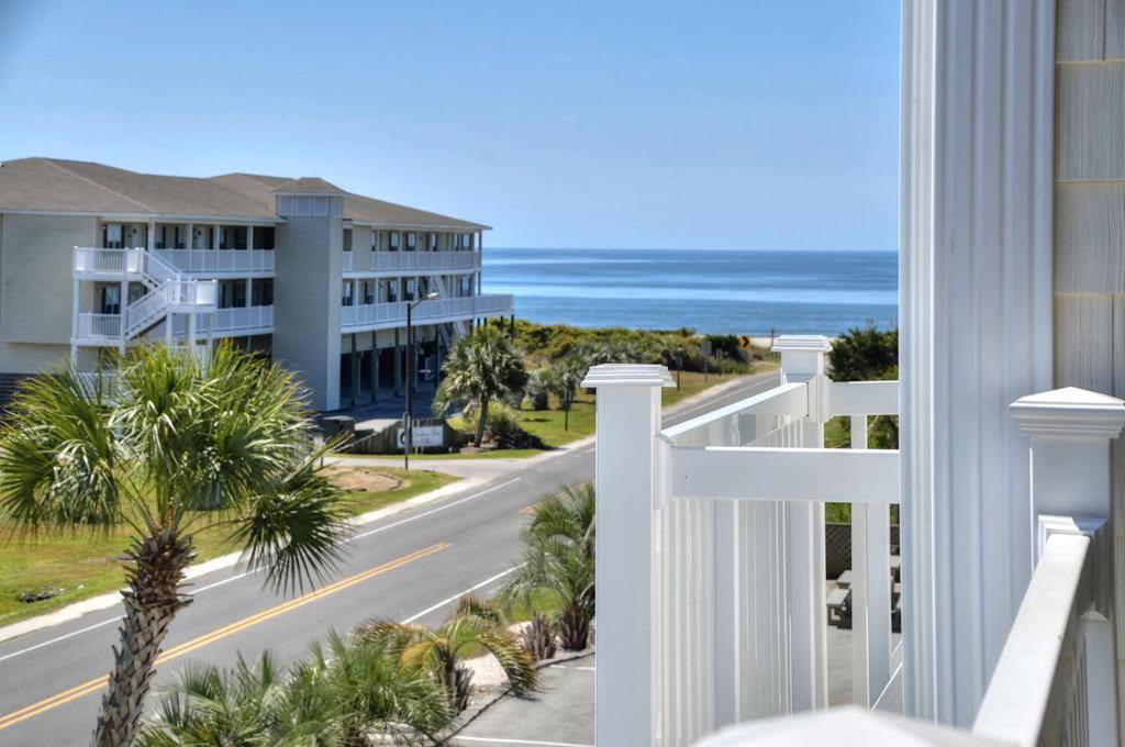 Condo ∙ 3 Bedrooms ∙ 10 Guests - Oak Island, NC