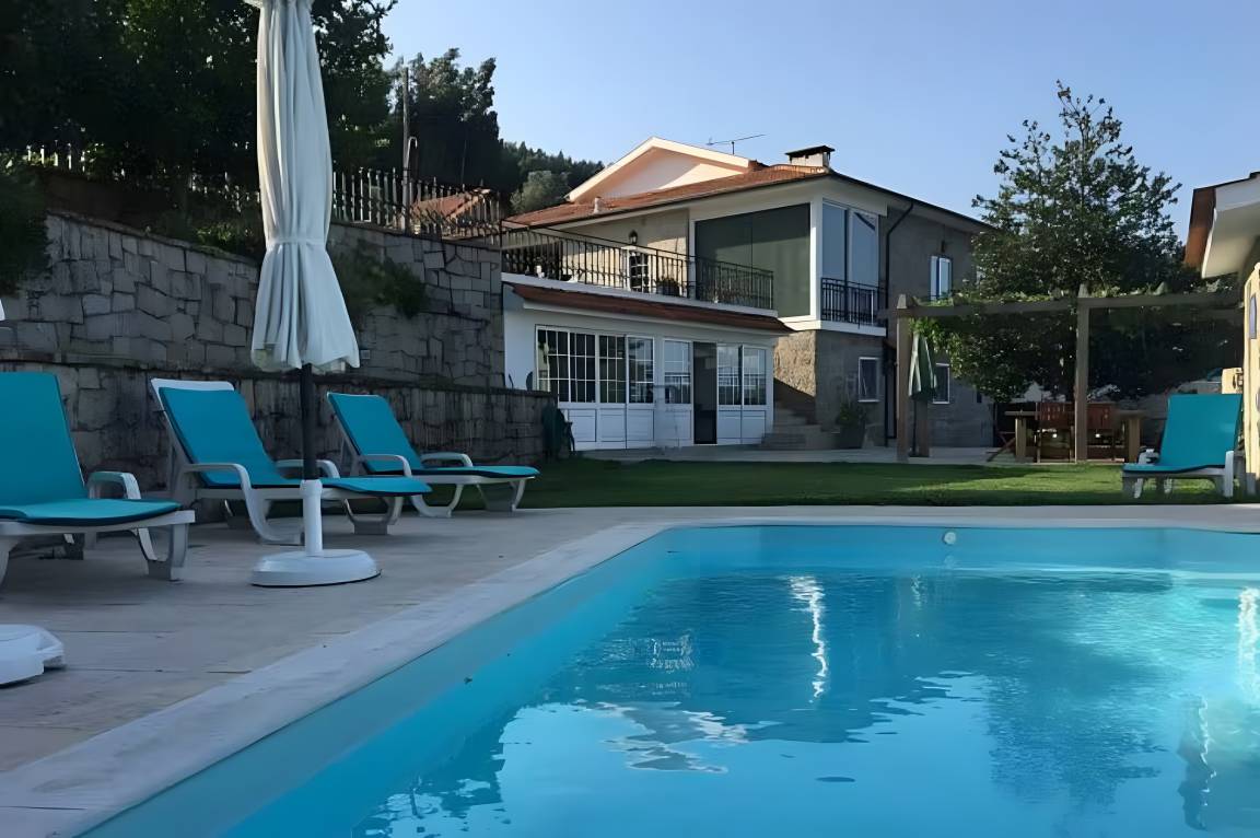 200 M² Ferienhaus ∙ 4 Schlafzimmer ∙ 8 Gäste - Sever do Vouga