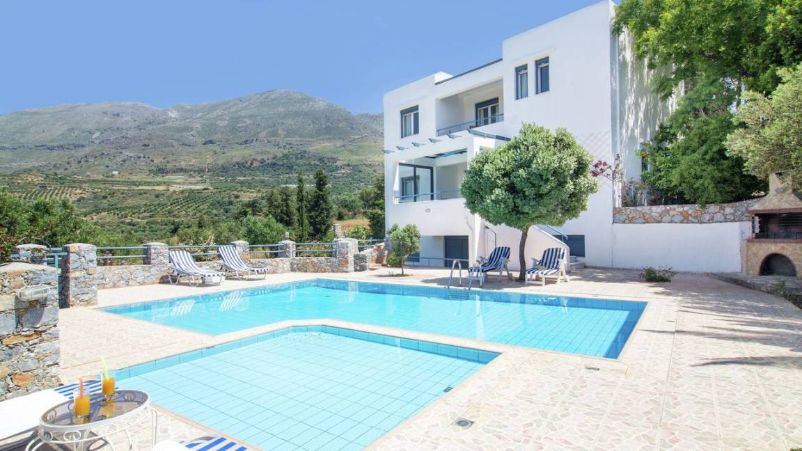 135 M² Apartment ∙ 4 Bedrooms ∙ 8 Guests - Plakias