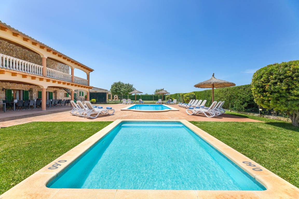 600 M² Maison De Vacances ∙ 16 Chambres ∙ 32 Personnes - Lloseta