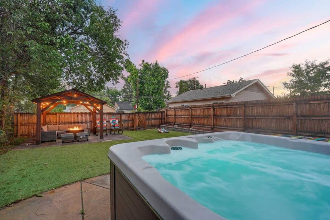 House ∙ 3 Bedrooms ∙ 6 Guests - Manitou Springs, CO