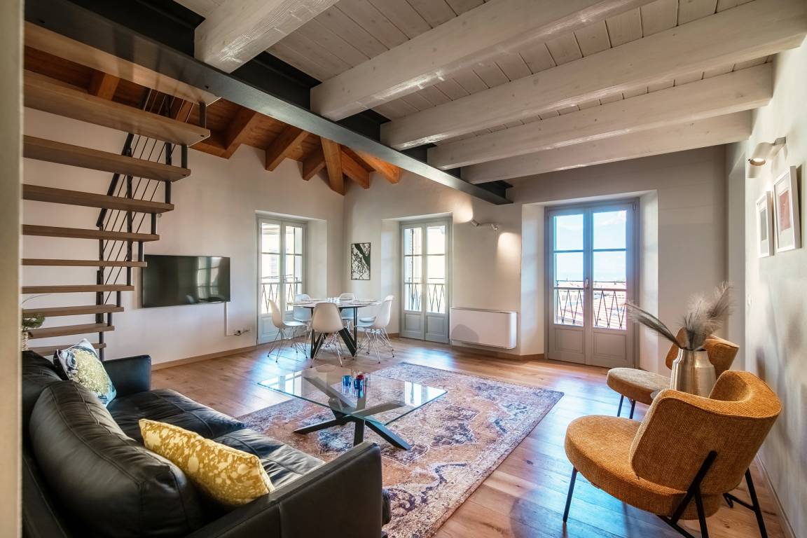 108 M² Apartment ∙ 3 Bedrooms ∙ 6 Guests - Menaggio