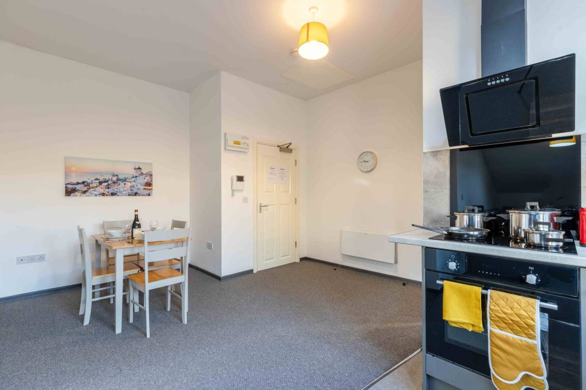 90 M² Apartment ∙ 1 Bedroom ∙ 6 Guests - Peterborough