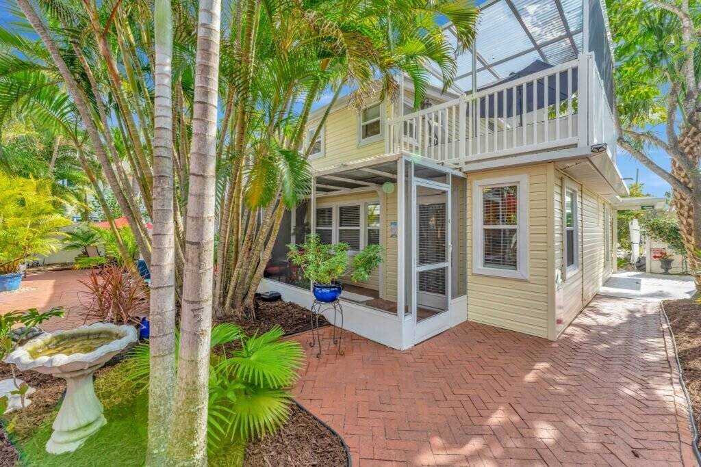 Apartment ∙ 2 Bedrooms ∙ 6 Guests - Anna Maria Island, FL