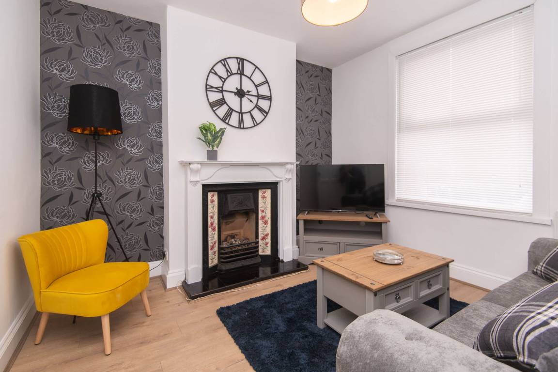 House ∙ 3 Bedrooms ∙ 5 Guests - Rugby