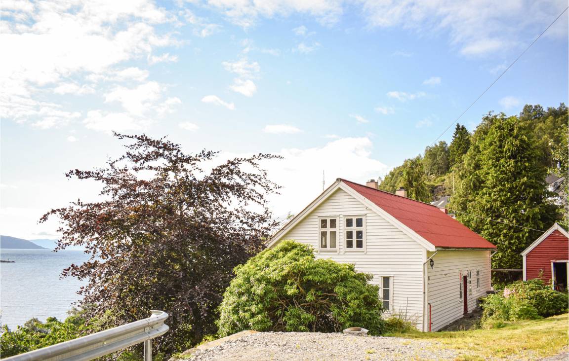 200 M² House ∙ 5 Bedrooms ∙ 12 Guests - Brekke