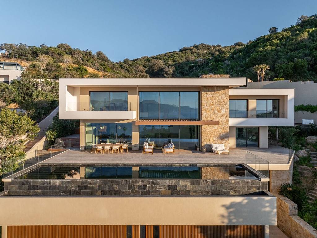 300 M² Villa ∙ 4 Chambres ∙ 8 Personnes - Porticcio