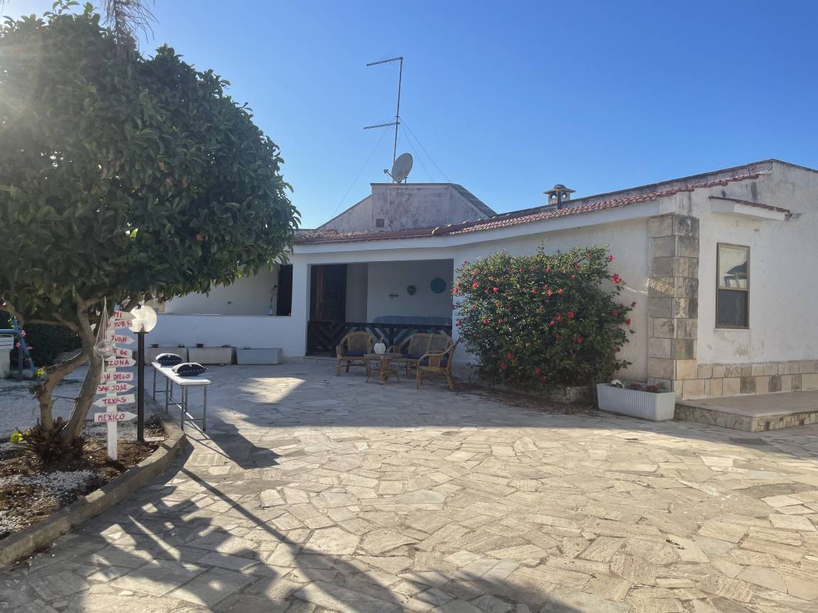 100 M² Villa ∙ 3 Bedrooms ∙ 6 Guests - Brindisi