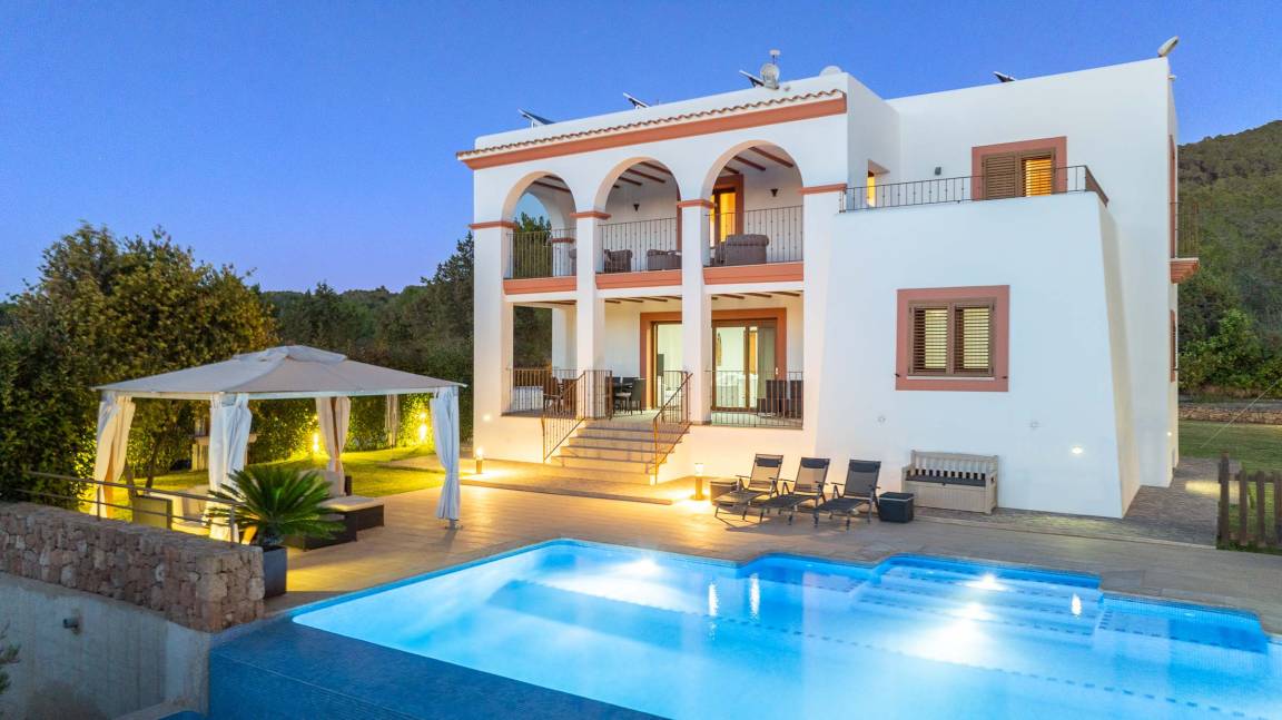 280 M² Villa ∙ 4 Slaapkamers ∙ 8 Gasten - Sant Antoni de Portmany