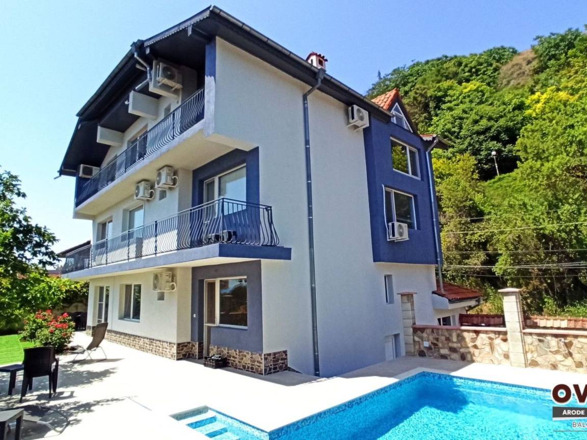 450 M² House ∙ 6 Bedrooms ∙ 16 Guests - Bulgaria