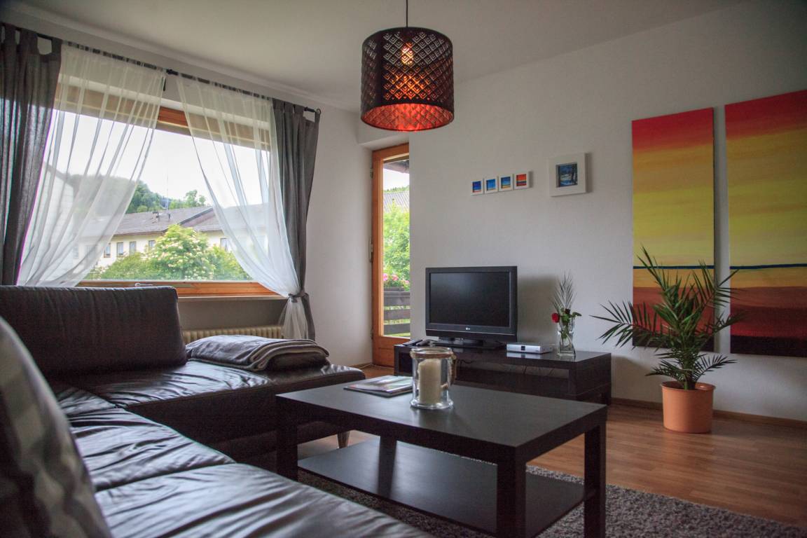 80 M² Ferienwohnung ∙ 2 Schlafzimmer ∙ 4 Gäste - Marquartstein