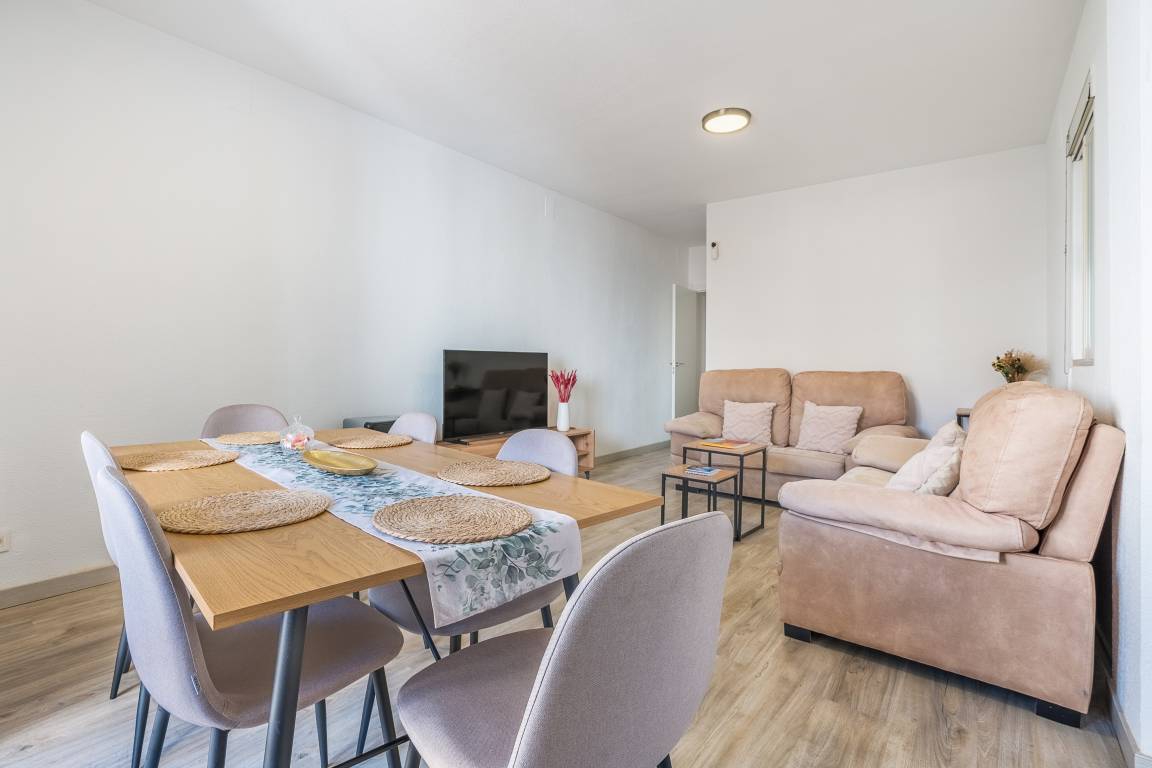 100 M² Apartamento ∙ 3 Habitaciones ∙ 5 Huéspedes - Pinos Puente