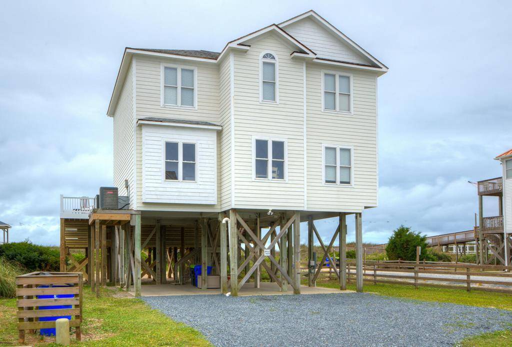 House ∙ 5 Bedrooms ∙ 14 Guests - Oak Island, NC