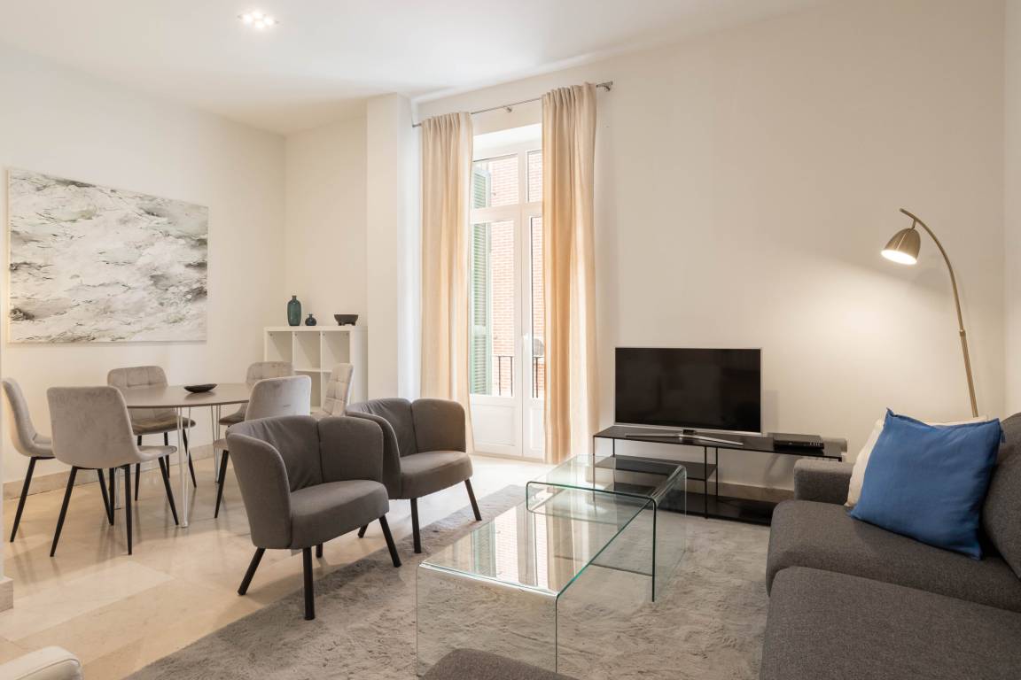 100 M² Apartamento ∙ 3 Habitaciones ∙ 8 Huéspedes - Getafe