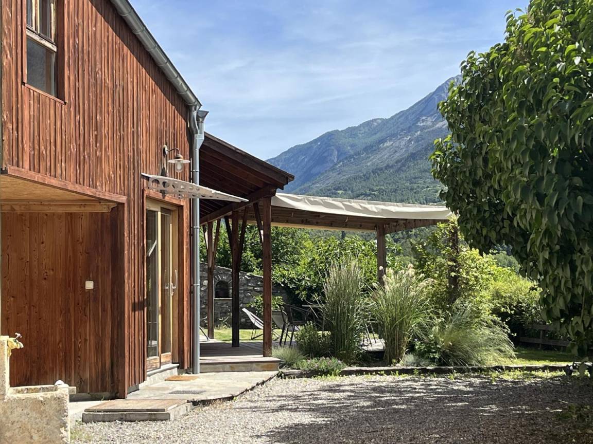 98 M² Gîte ∙ 2 Chambres ∙ 4 Personnes - Embrun