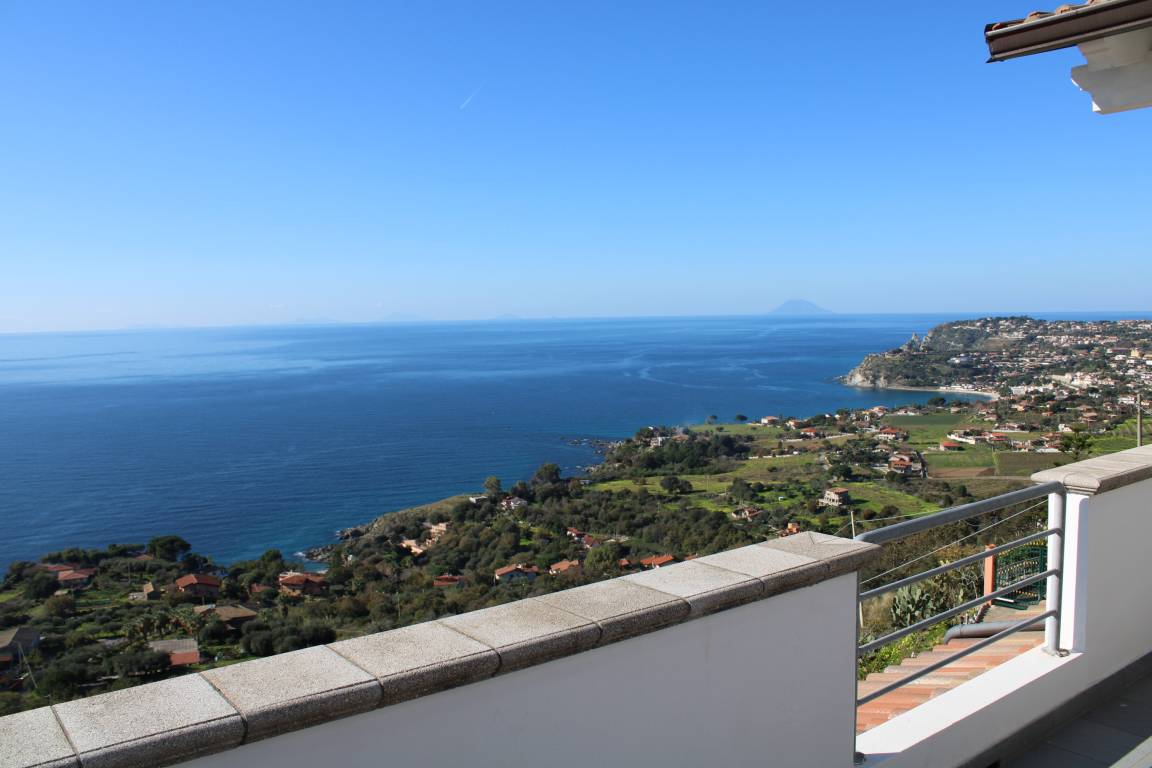 200 M² Villa ∙ 4 Bedrooms ∙ 9 Guests - Tropea