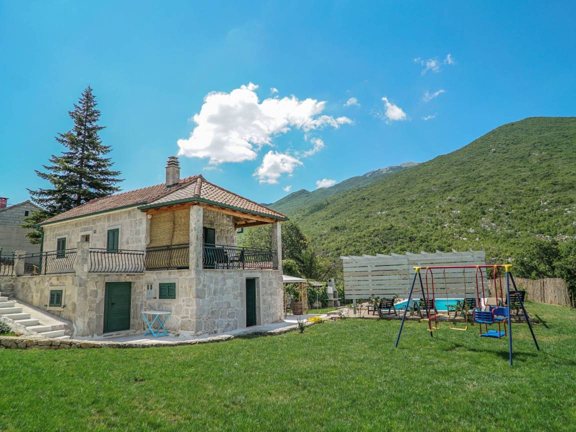 105 M² Ferienhaus ∙ 3 Schlafzimmer ∙ 8 Gäste - Baška Voda