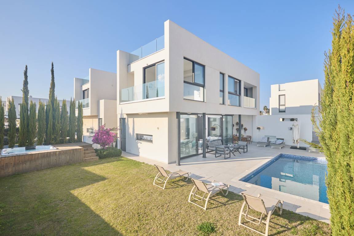140 M² Villa ∙ 3 Schlafzimmer ∙ 6 Gäste - Agia Napa
