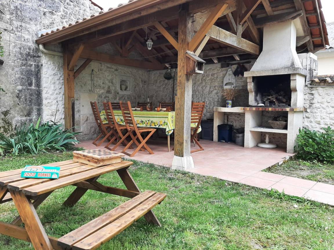 205 M² Cottage ∙ 4 Bedrooms ∙ 9 Guests - Charente