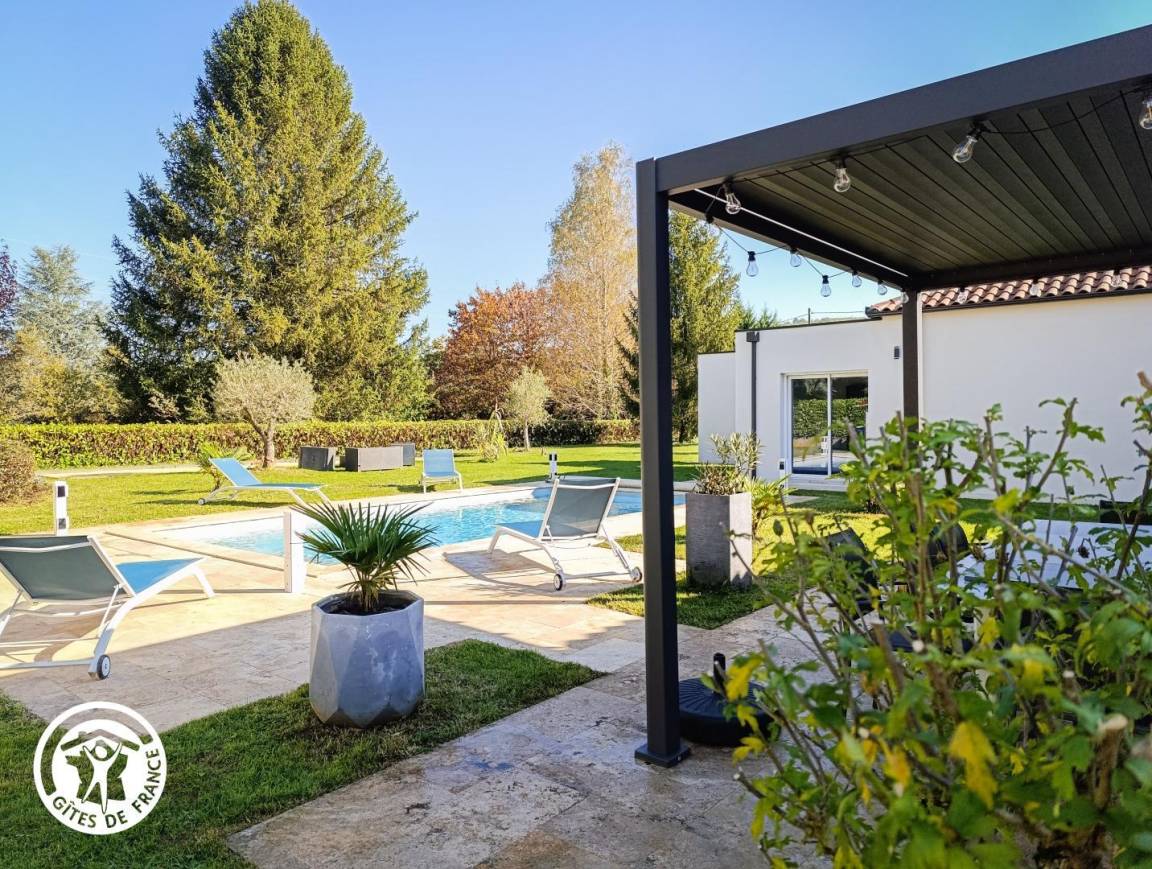 95 M² Gîte ∙ 2 Chambres ∙ 4 Personnes - Puy-l'Évêque