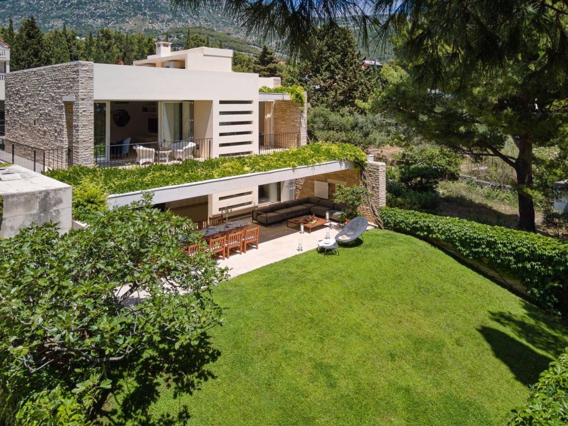 300 M² Villa ∙ 6 Schlafzimmer ∙ 16 Gäste - Bol