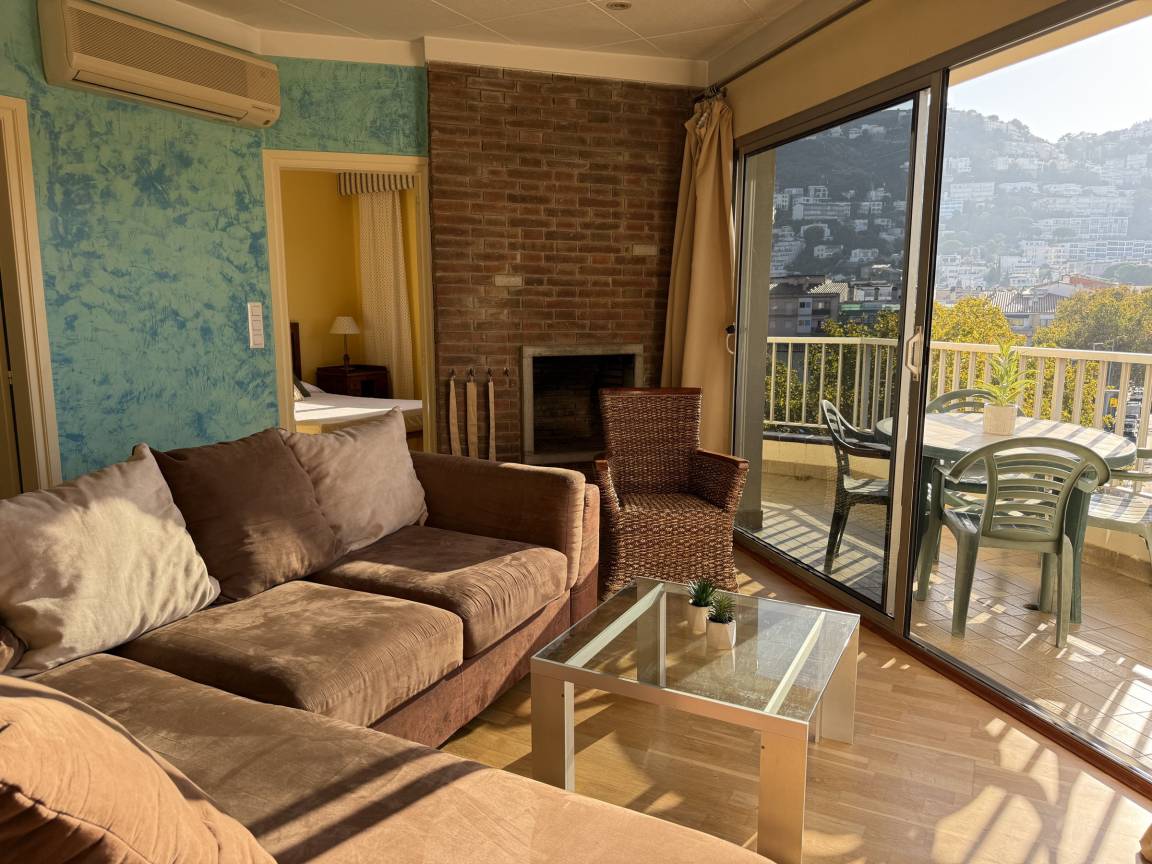 118 M² Apartment ∙ 3 Bedrooms ∙ 8 Guests - Roses