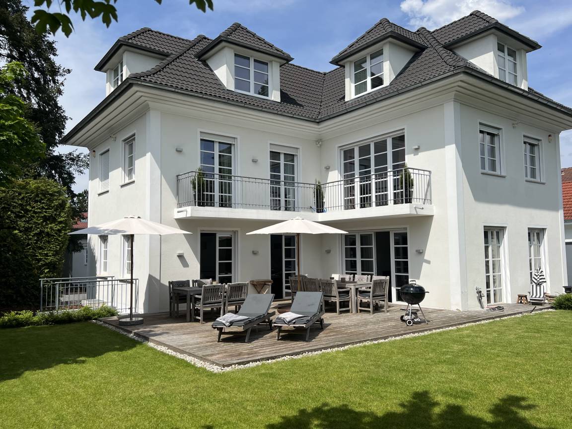400 M² Villa ∙ 5 Schlafzimmer ∙ 10 Gäste - München