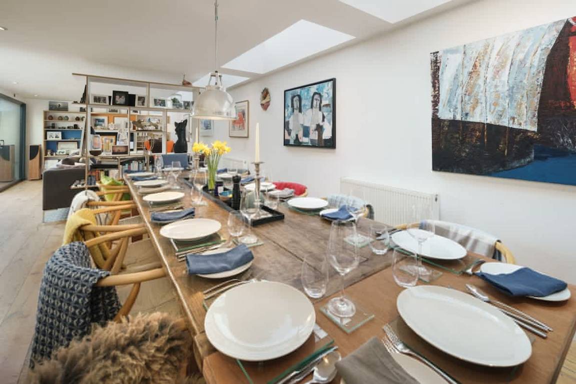 Apartment ∙ 5 Bedrooms ∙ 12 Guests - East Cowes Castle