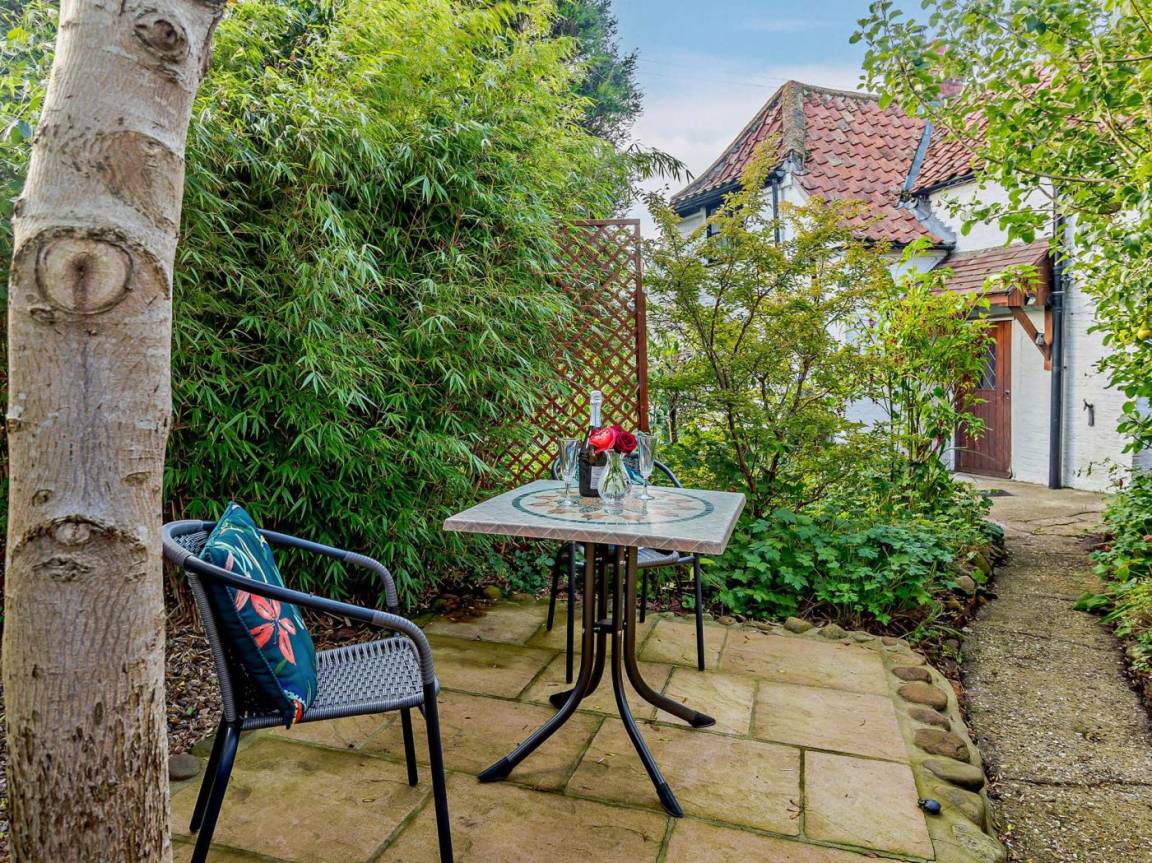 Cottage ∙ 2 Bedrooms ∙ 4 Guests - Louth